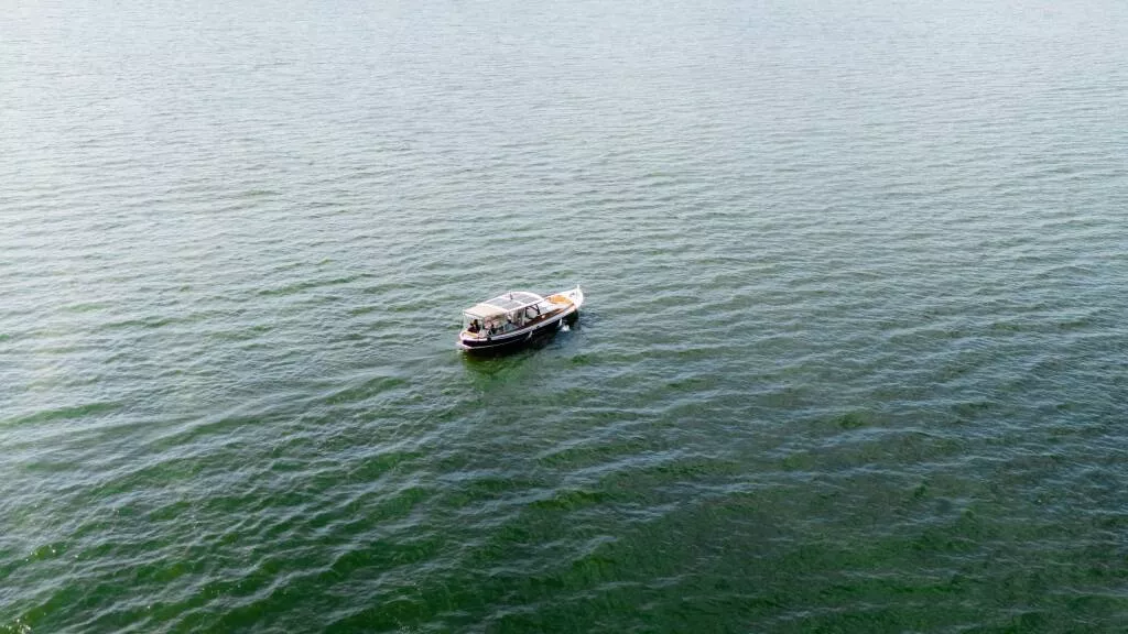 Croisière sur la Pinasse Papillon : activité Sur les lacs à Gastes